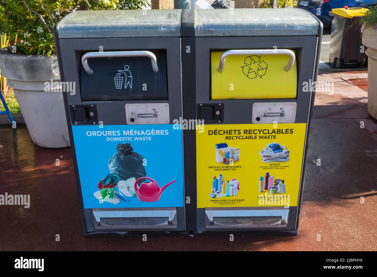 Recycle bins france hi-res stock photography and images - Alamy