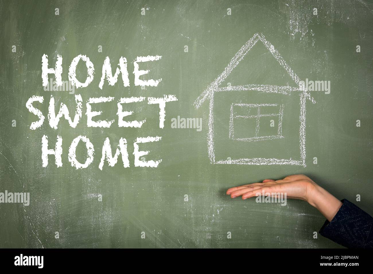 HOME SWEET HOME. Text on a green chalkboard Stock Photo - Alamy