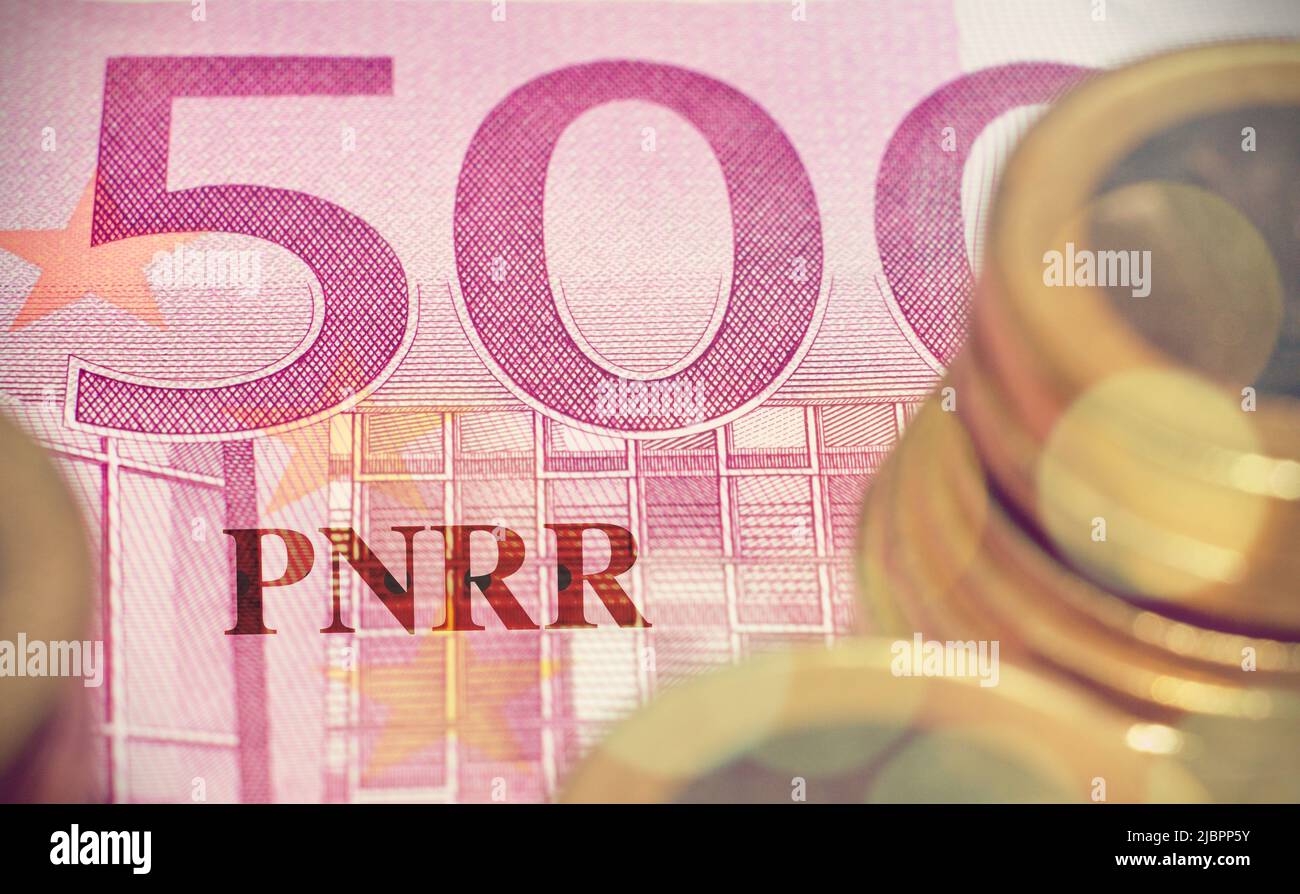 Close up of 500 euros with euro coins Stock Photo - Alamy