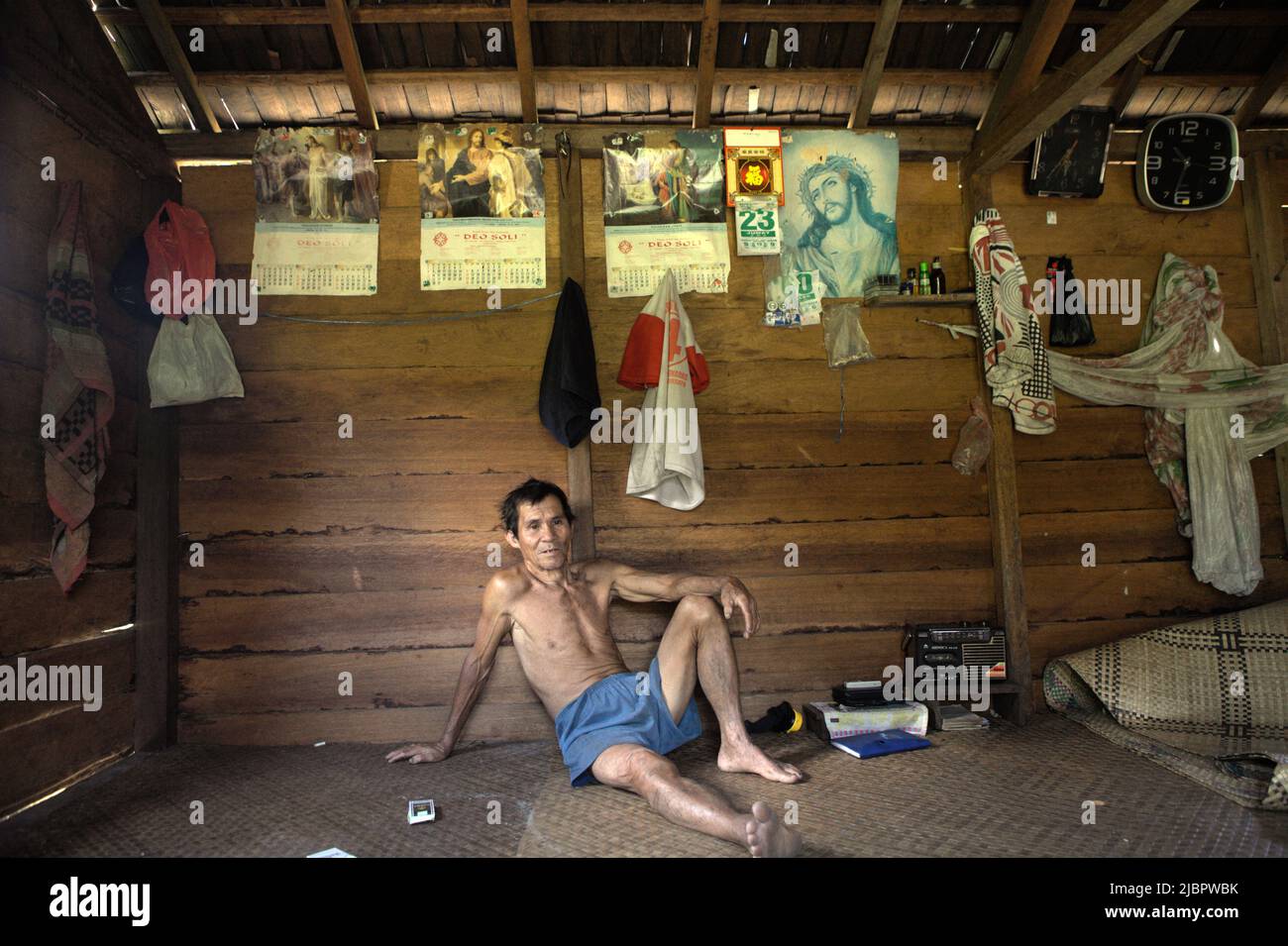 Kalimantan dayak chief tribe in hi-res stock photography and images - Alamy