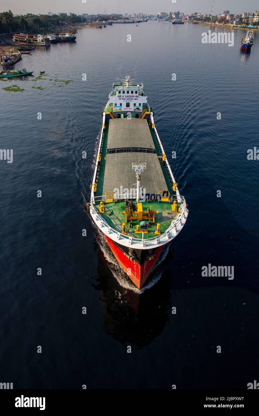 Cargo vessel on the buriganga river, Dhaka, Bangladesh Stock Photo - Alamy