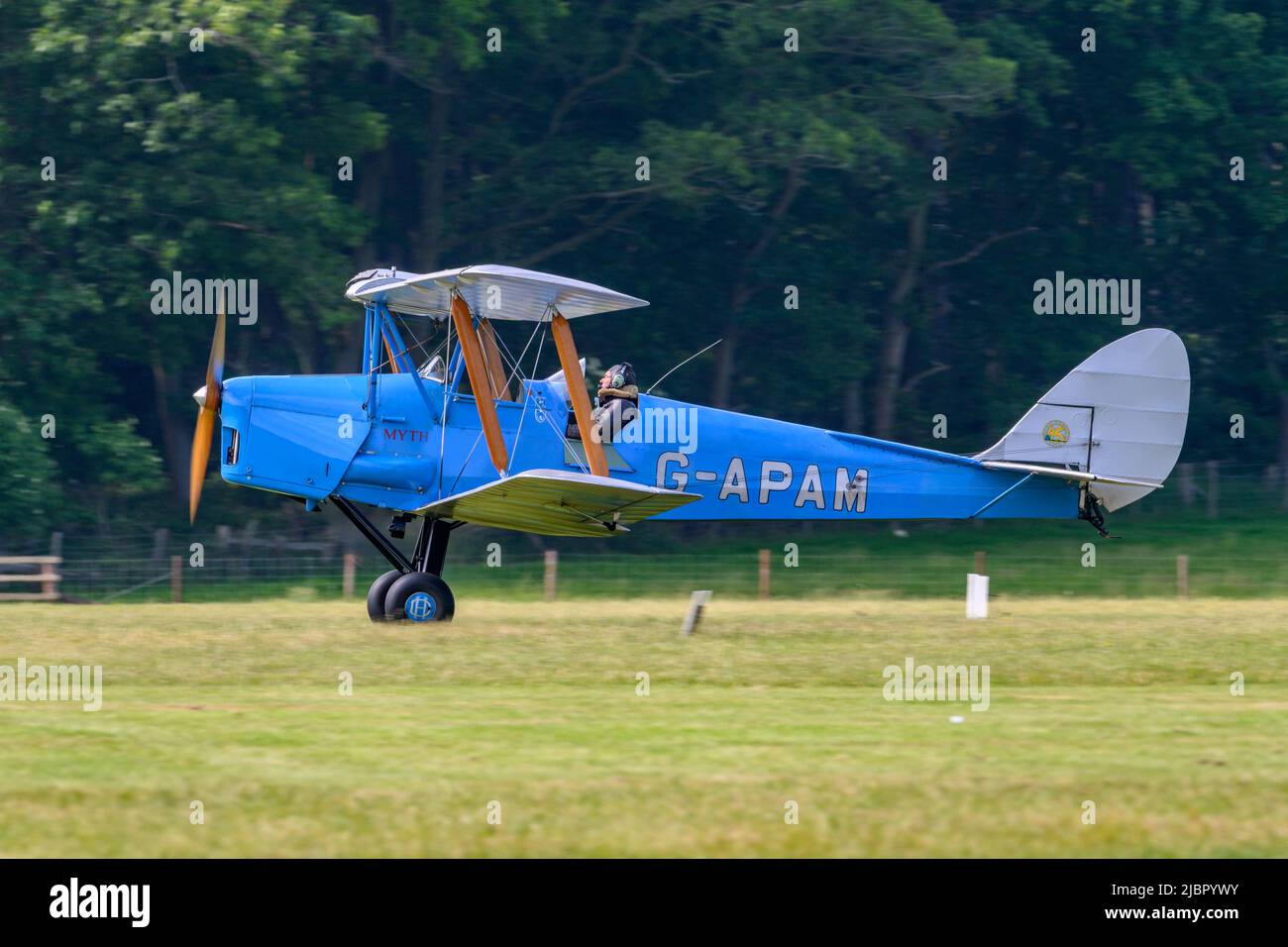 De havilland tiger moth formation hi-res stock photography and images ...