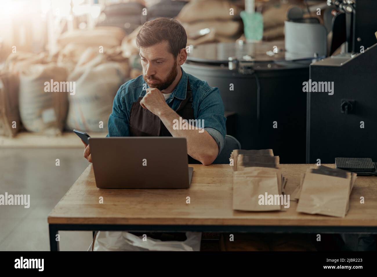 Using coffee roaster laptop hi-res stock photography and images - Alamy