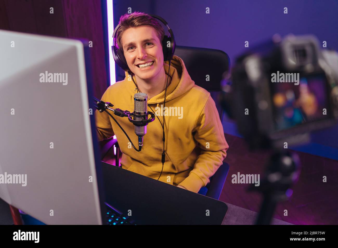 Streamer blog hi-res stock photography and images - Alamy