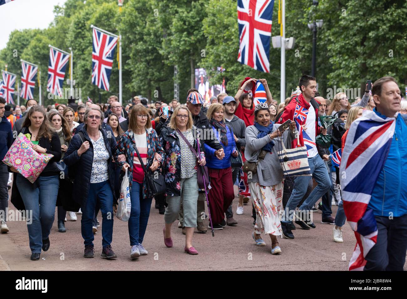 Platinum jubilee pageant hi-res stock photography and images - Alamy
