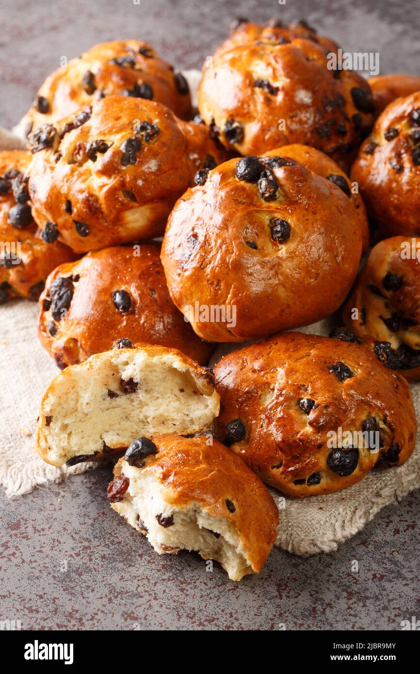 Currant bun hi-res stock photography and images - Alamy
