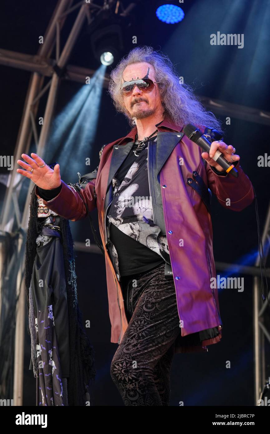 Clive Jackson aka the Doctor of Dr and the Medics performing at ...