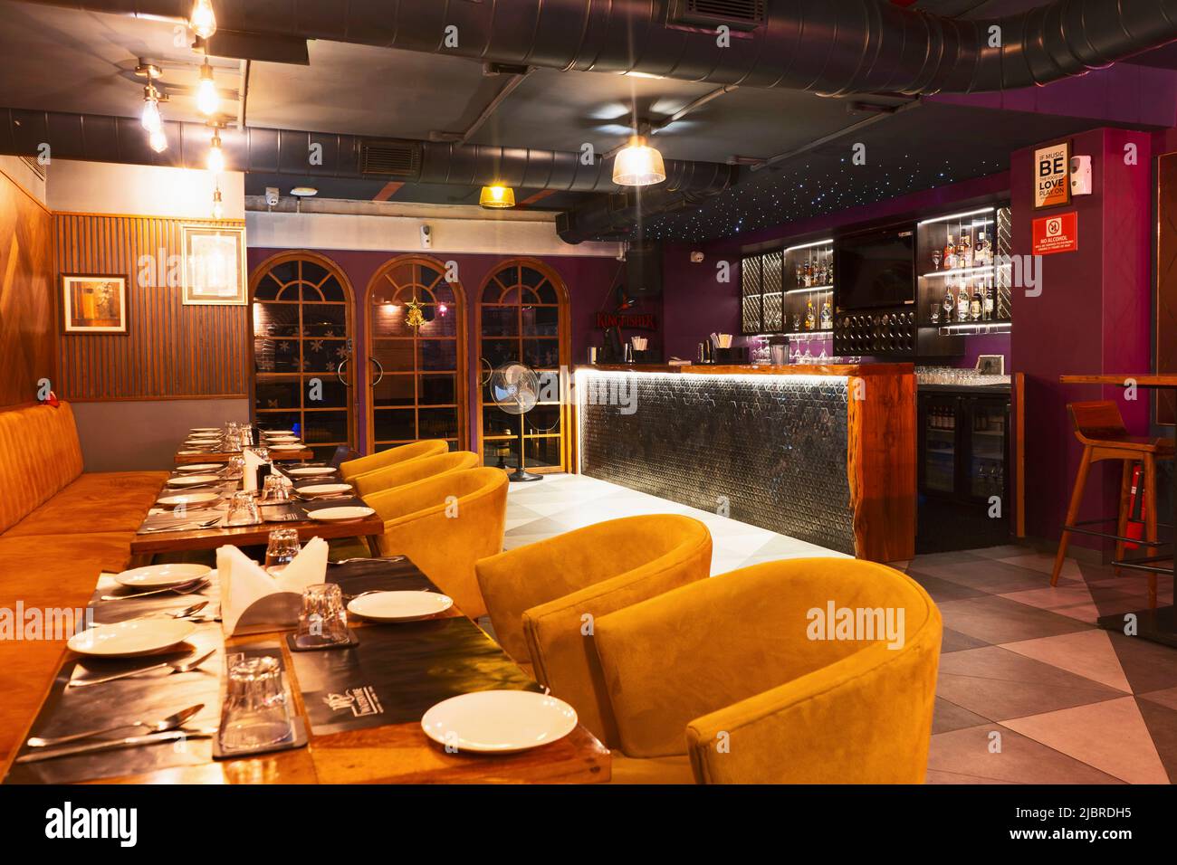 Indian restaurant interior hi-res stock photography and images - Alamy