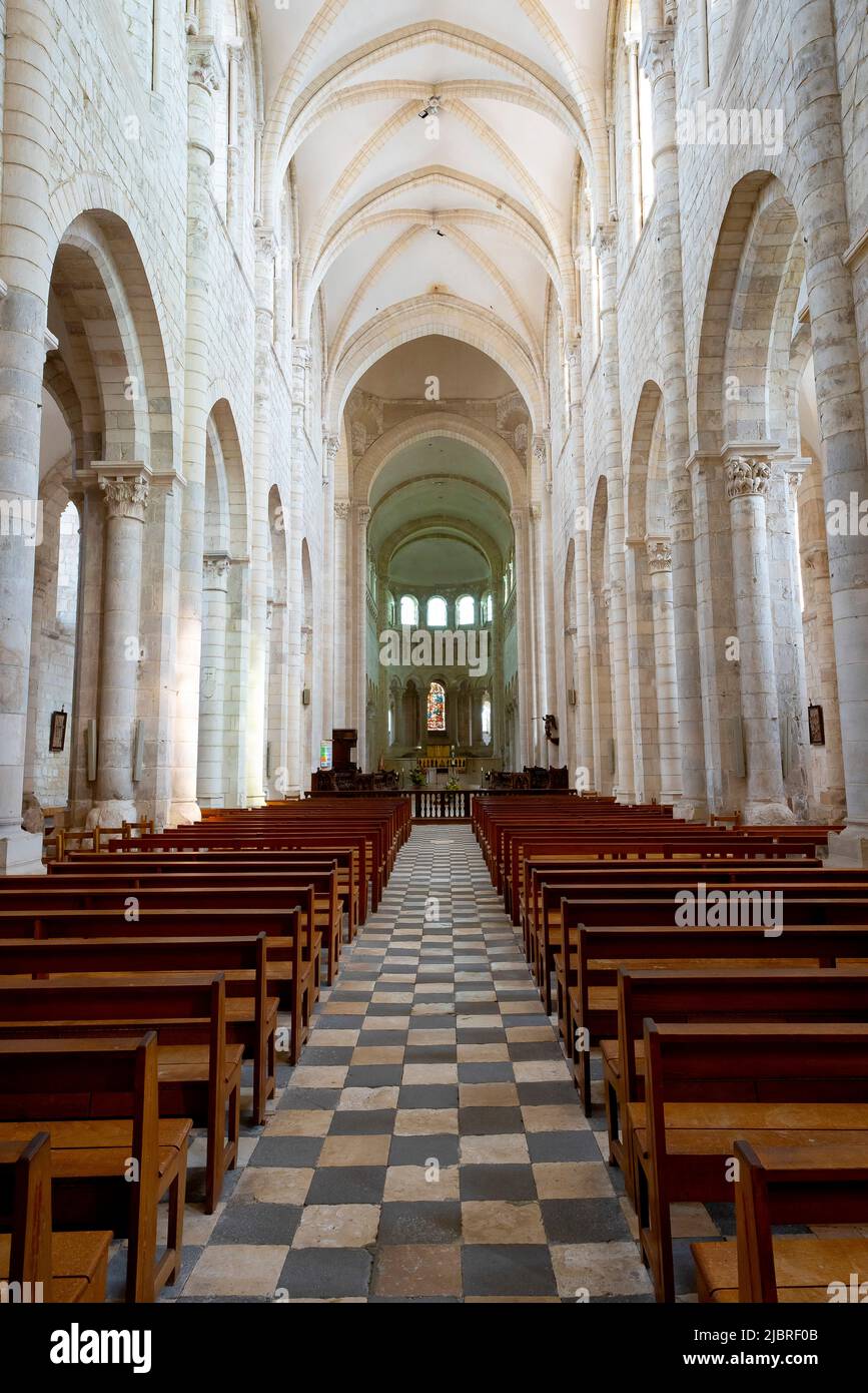 French romanesque architecture hi-res stock photography and images - Alamy