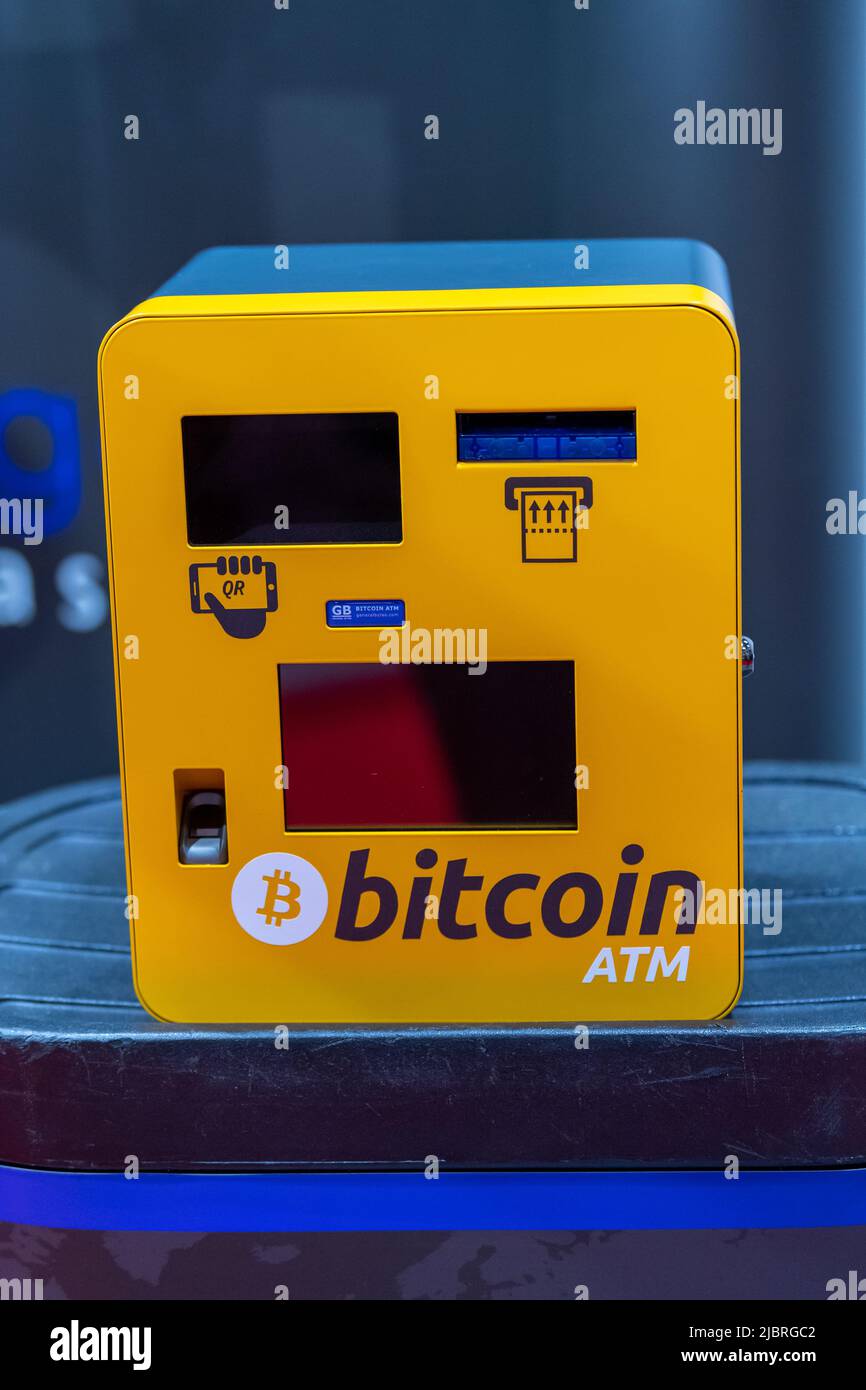 Atm counter hi-res stock photography and images - Alamy