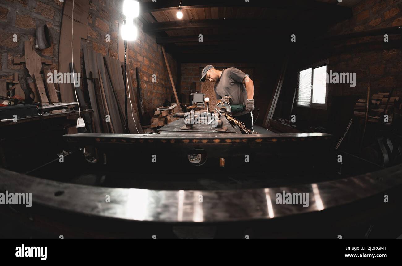 Home workshop hi-res stock photography and images - Alamy