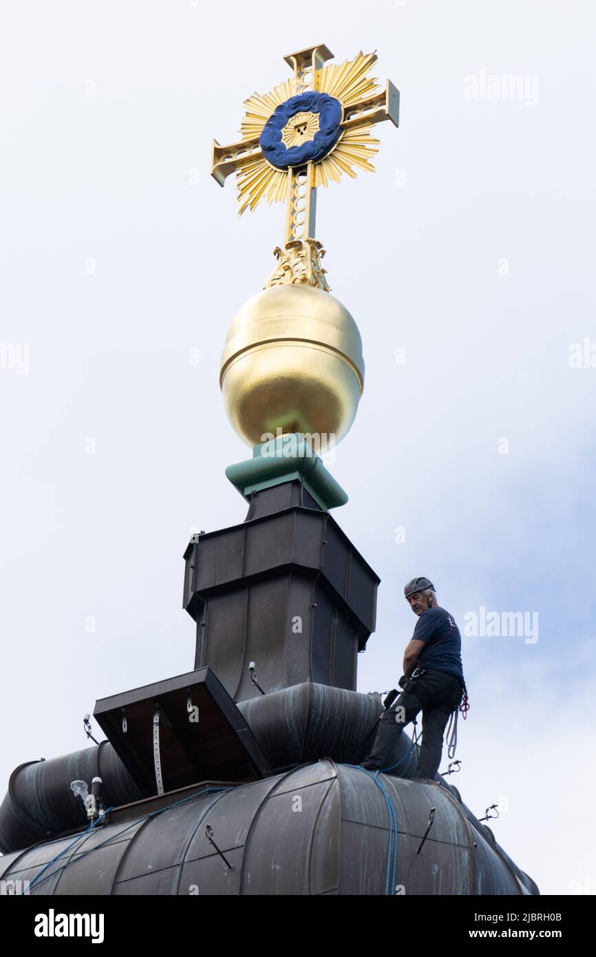 Dresden, Germany. 08th June, 2022. Workers at height inspect the dome ...