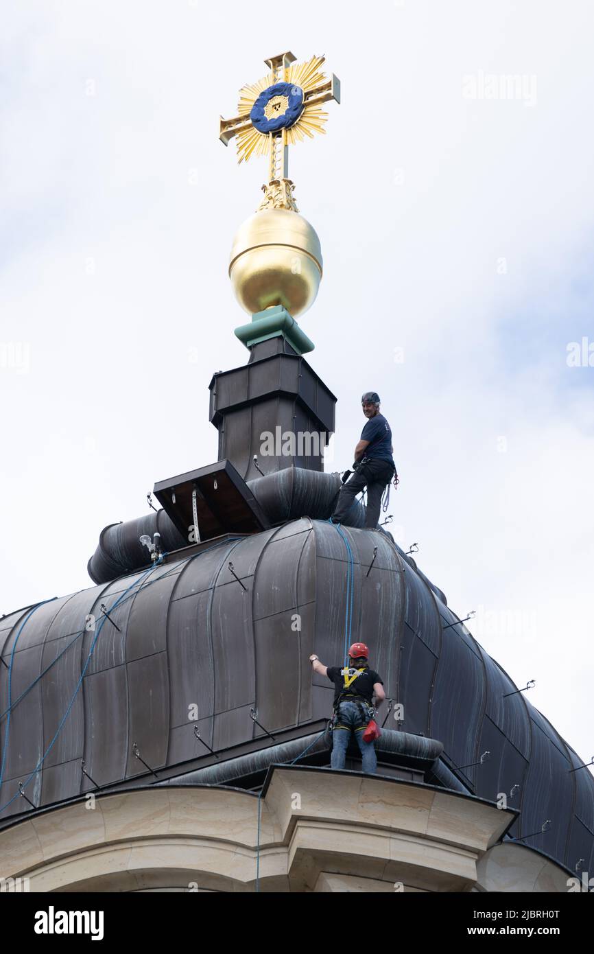 Dresden, Germany. 08th June, 2022. Workers at height inspect the dome ...