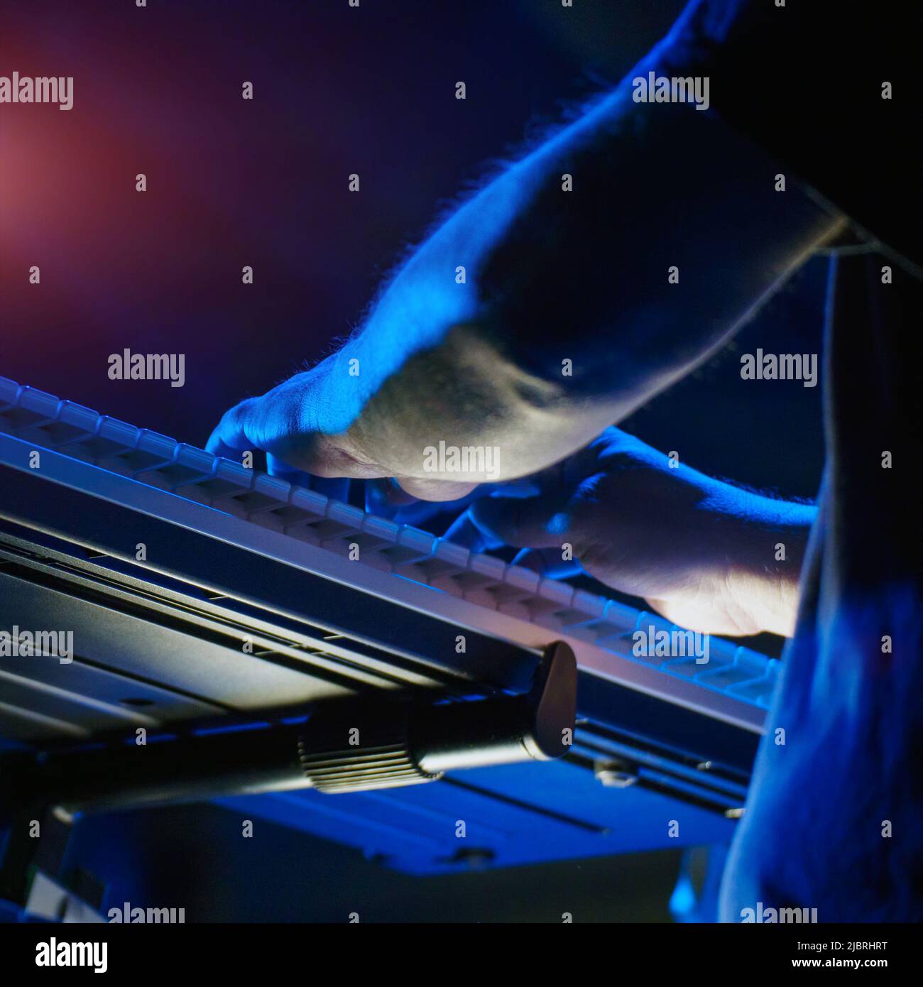 Man keyboardist hi-res stock photography and images - Alamy