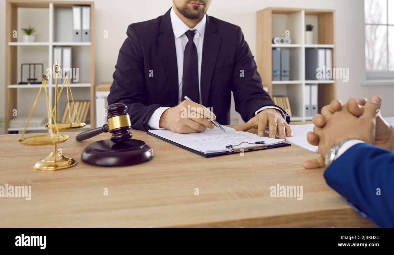 Lawyer client courtroom hi-res stock photography and images - Alamy