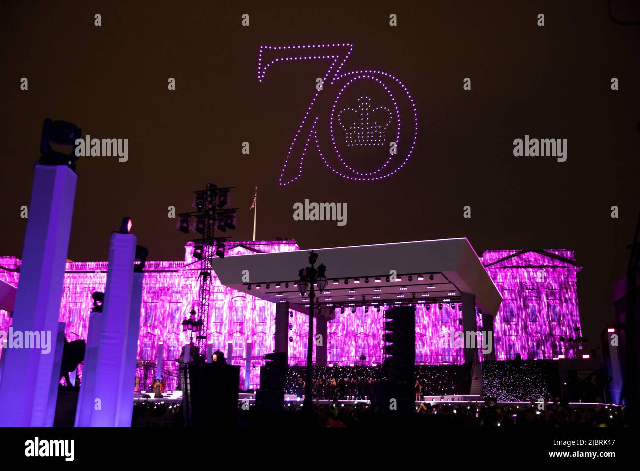Platinum Jubilee Party at The Palace Concert, The Queen 70th Platinum ...