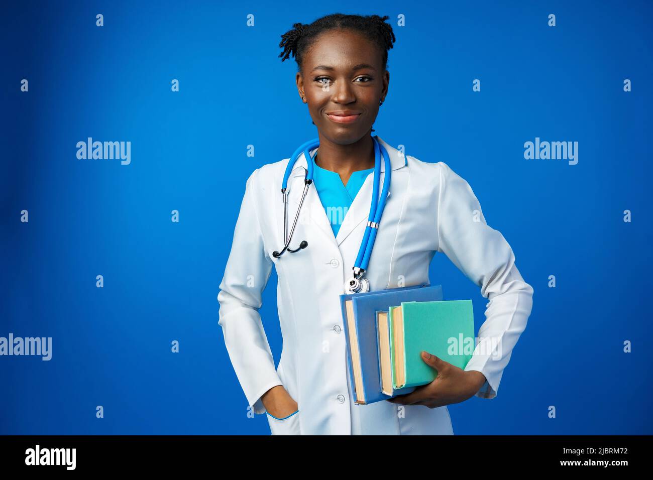 Female student wearing lab coat hi-res stock photography and images - Alamy