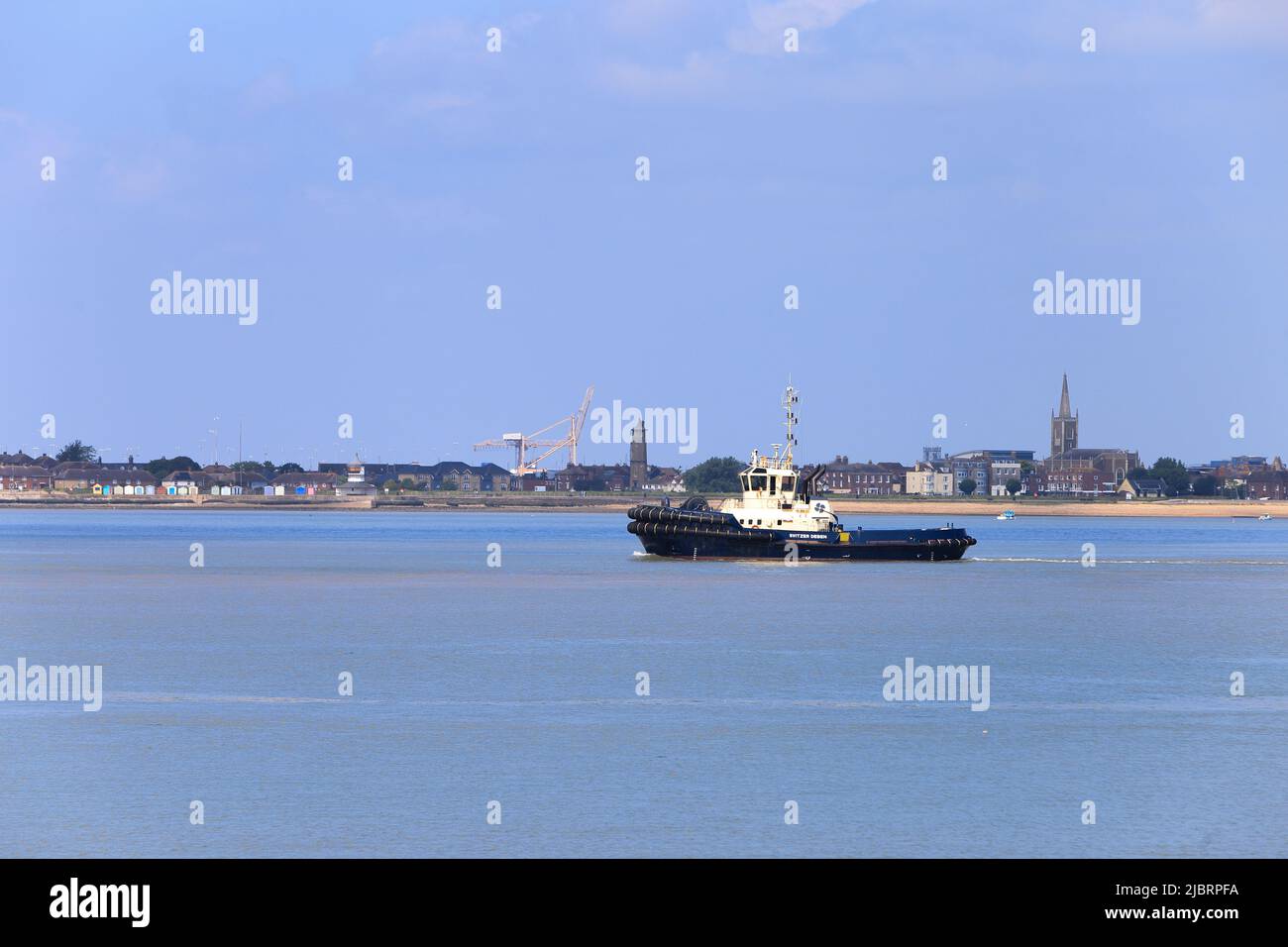 Tug boat Svitzer Deben at work in the Port of Felixstowe Stock Photo ...