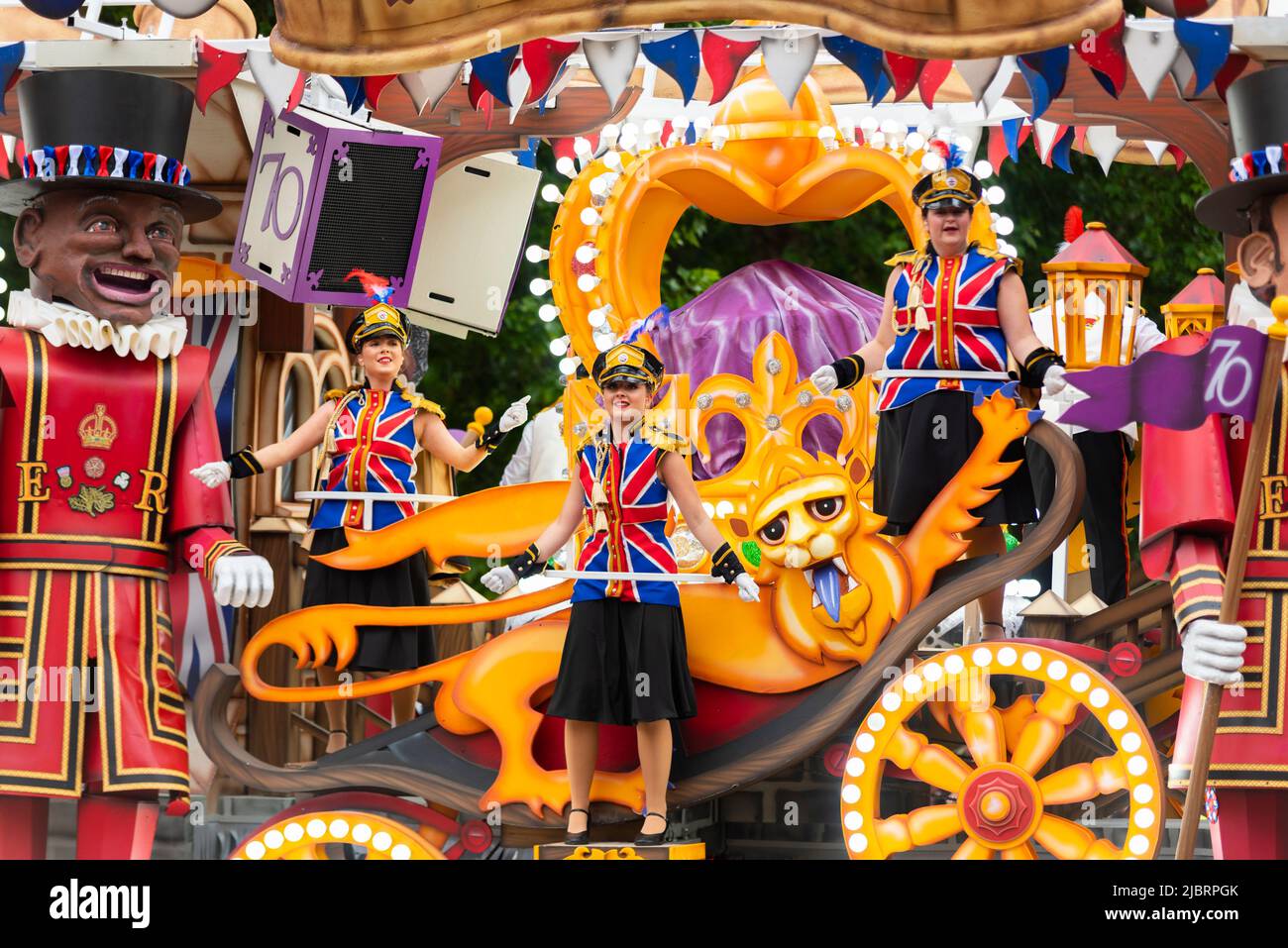 Queens platinum jubilee pageant performance hi-res stock photography ...