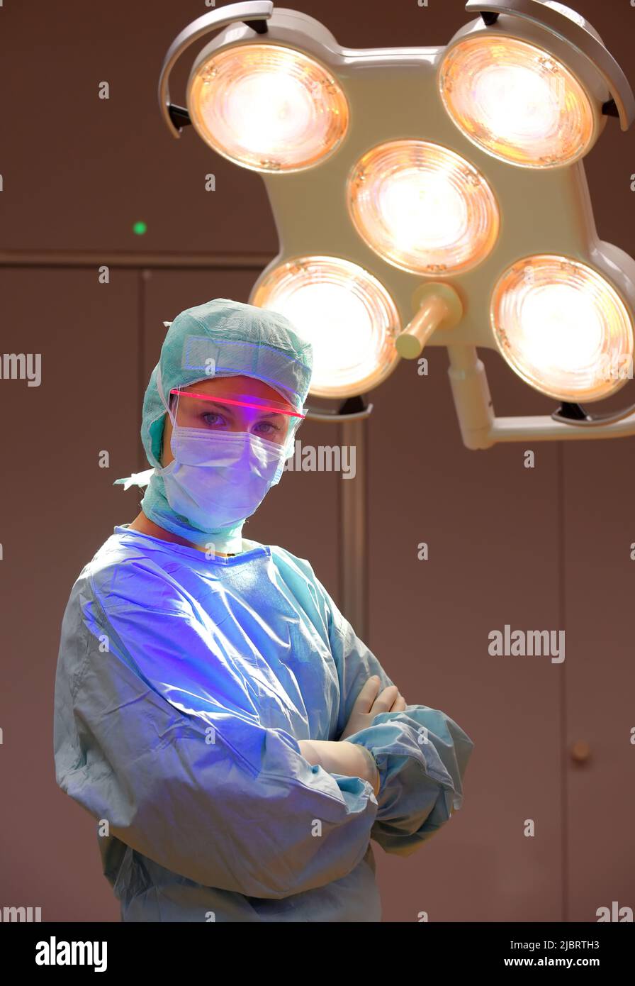 Mask visor hospital hi-res stock photography and images - Alamy