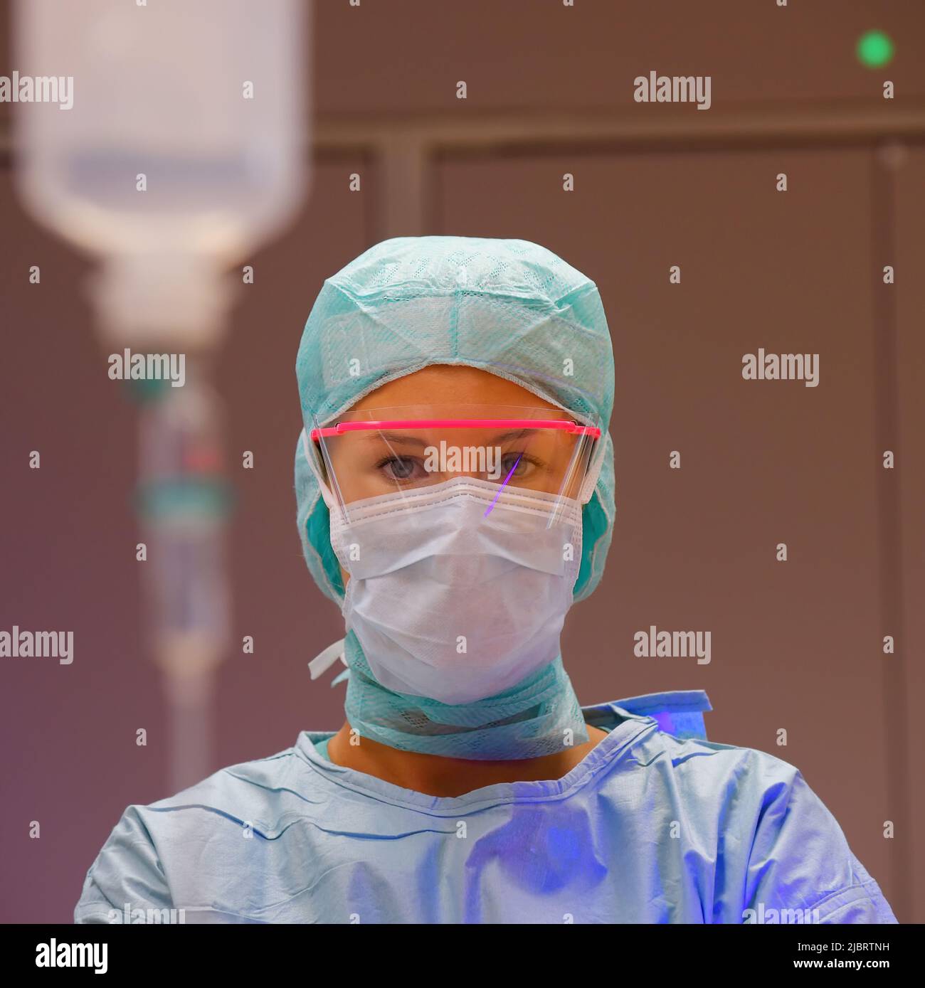 Mask visor hospital hi-res stock photography and images - Alamy