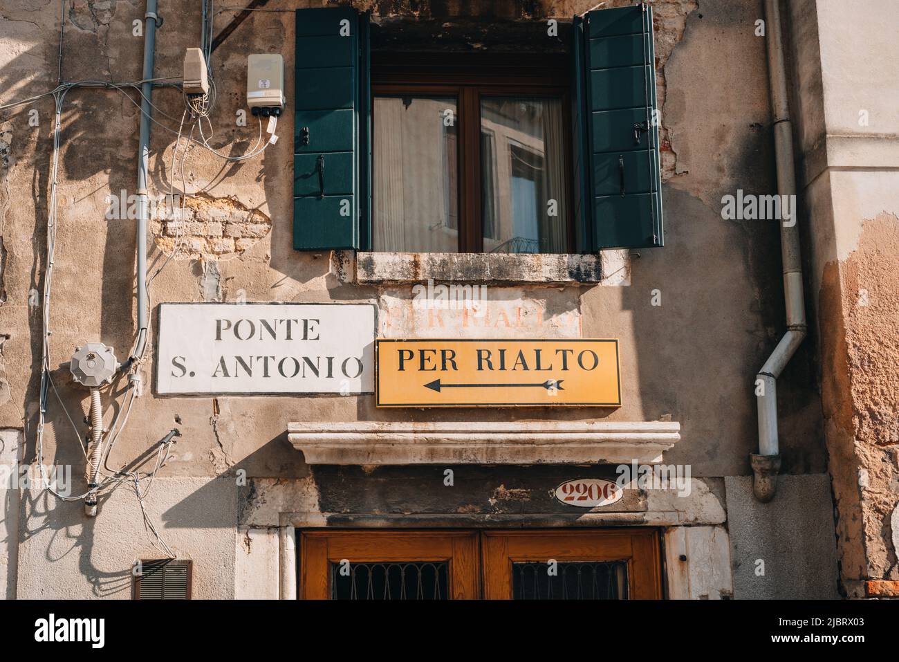 Old building venice with directional sign hi-res stock photography and ...