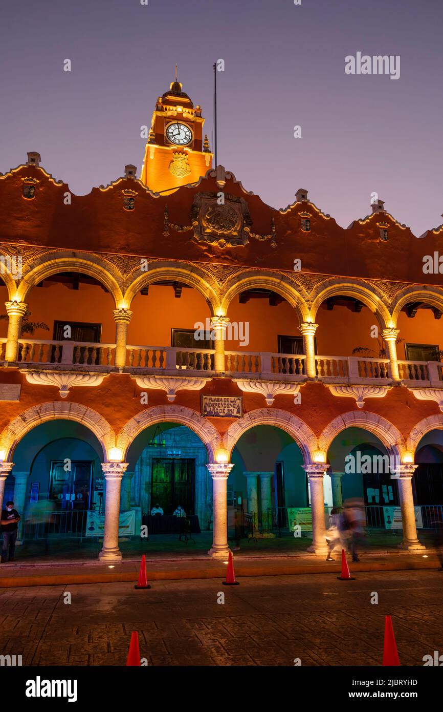 Municipal palace night merida yucatan hi-res stock photography and ...