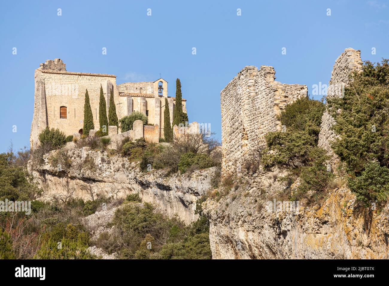 France, Vaucluse, Luberon Regional Natural Park, Saint-Saturnin-lès-Apt ...