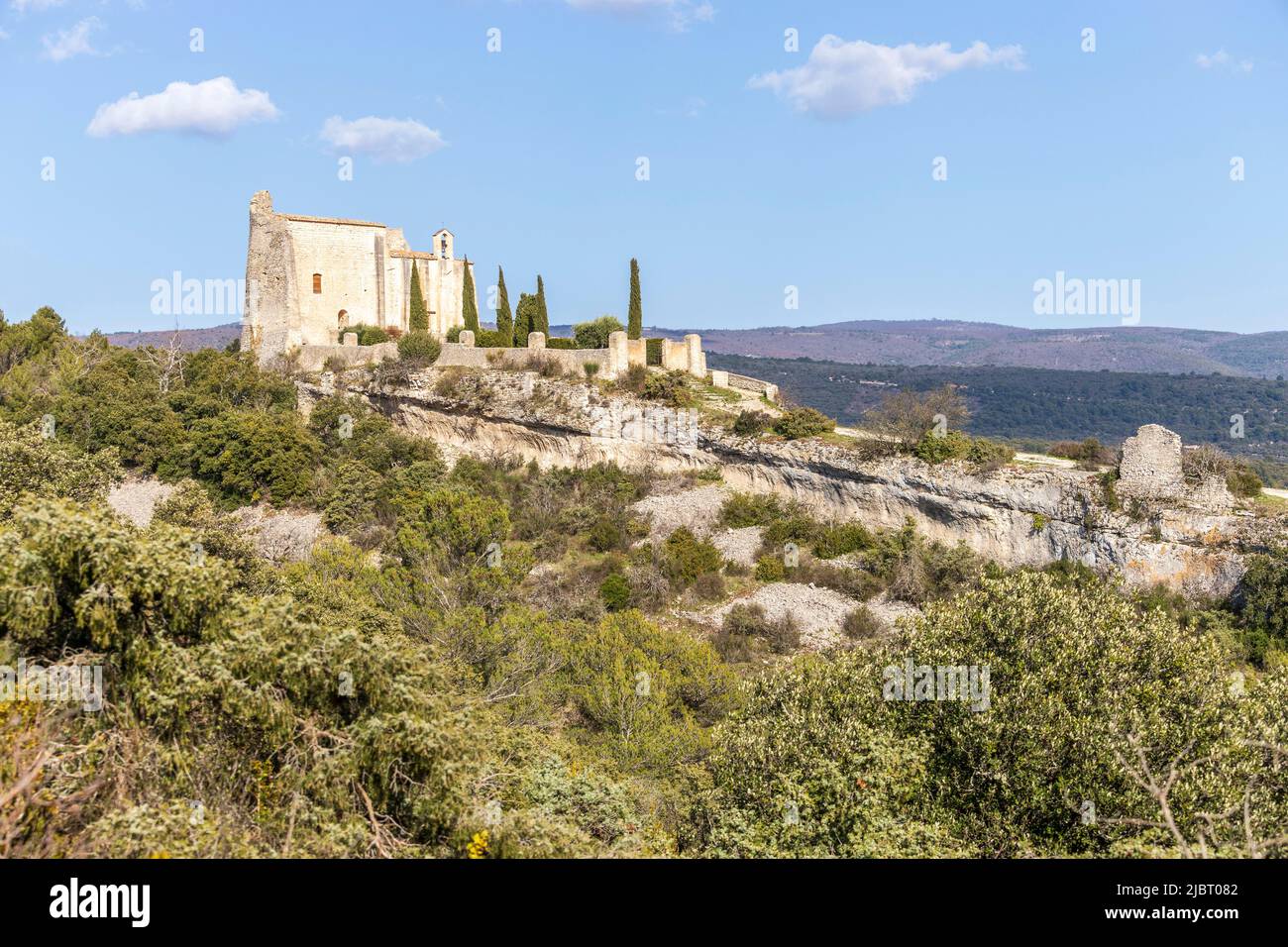 France, Vaucluse, Luberon Regional Natural Park, Saint-Saturnin-lès-Apt ...