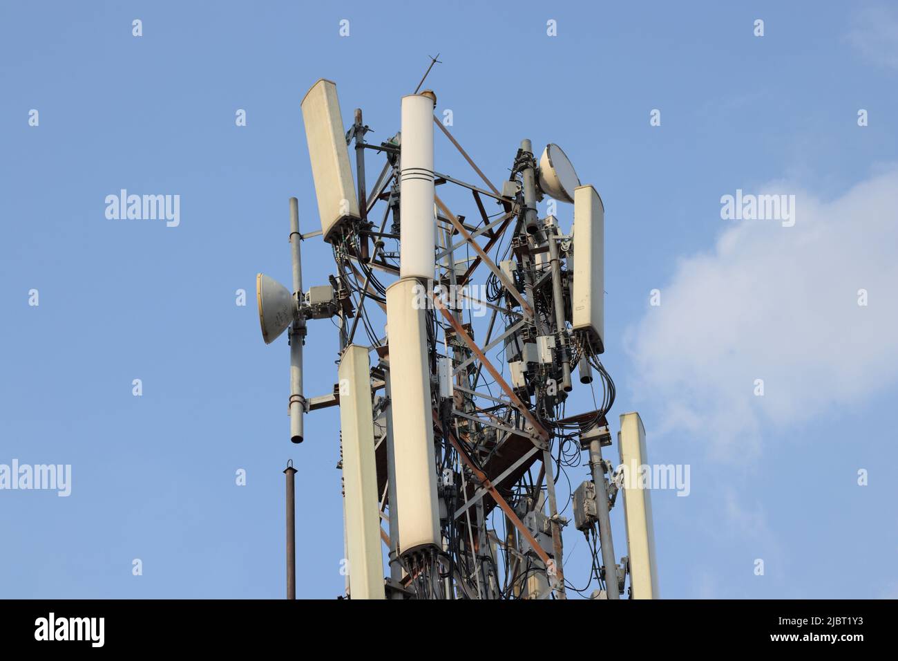 5g telecommunications towers cellular phone hi-res stock photography ...