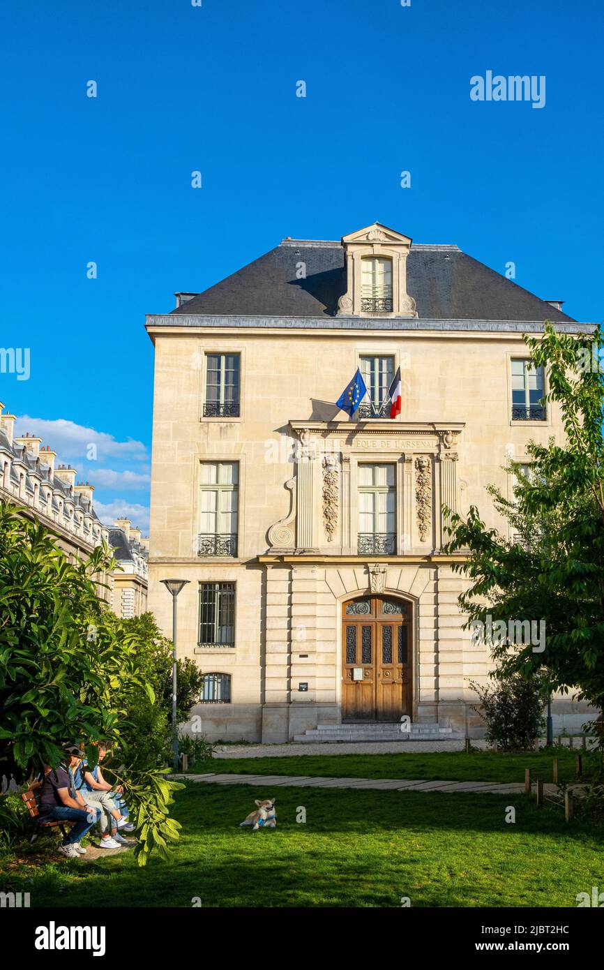 French arsenal library hi-res stock photography and images - Alamy
