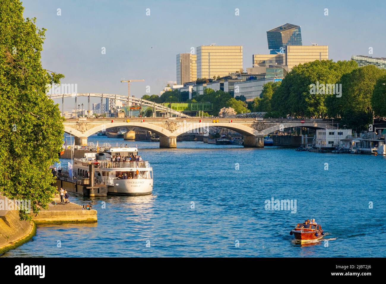France, Paris, the Seine with the Tours Duo and the BNF François ...