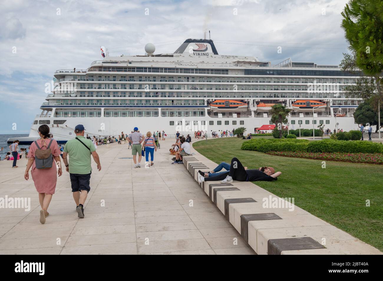 The Viking Sea cruiser sailed into Zadar with about a thousand tourists ...