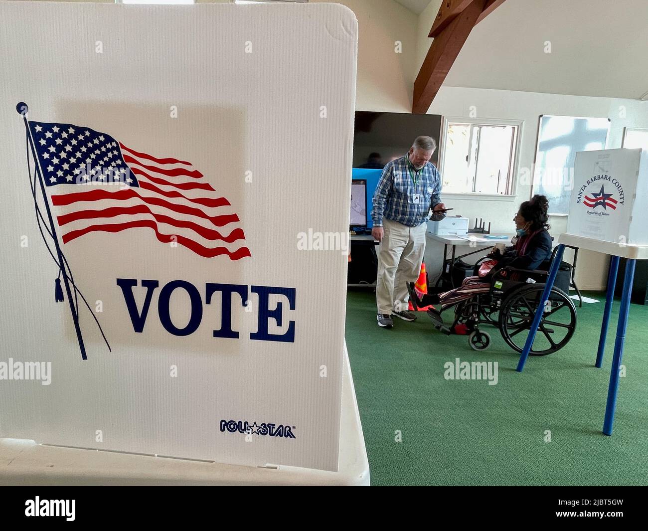 Santa Barbara, California, USA. 7th June, 2022. Vote on side of voting ...