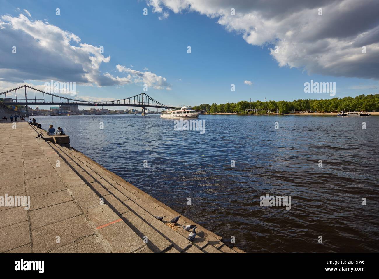 The pedestrian bridge across the Dnieper. Suspension bridge in Kiev ...
