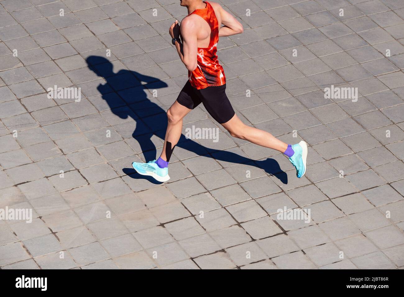 male runner run marathon race top view Stock Photo - Alamy