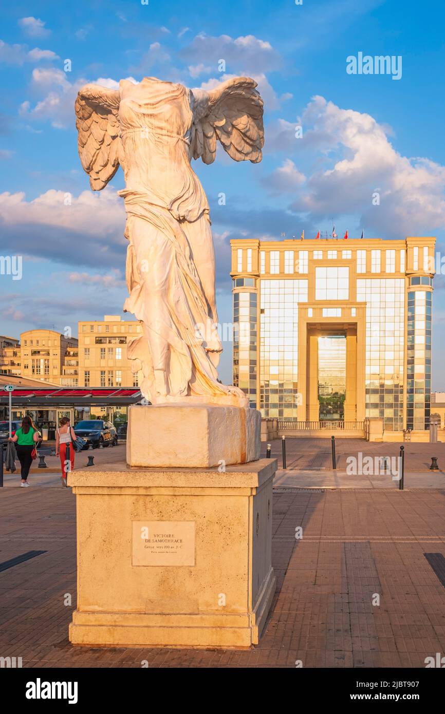 Antigone statue hi-res stock photography and images - Alamy