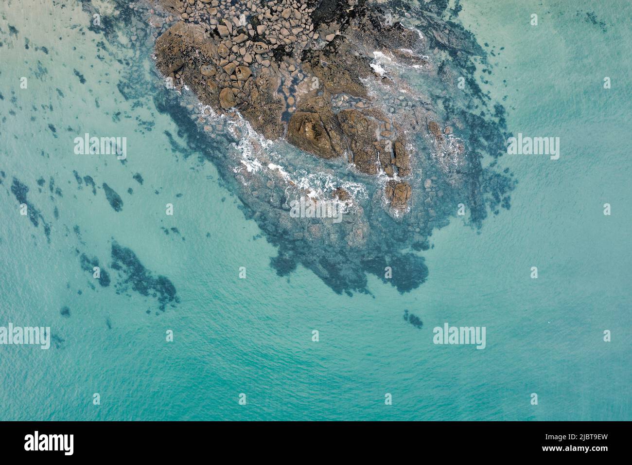 Brittany coast rock bay sea hi-res stock photography and images - Alamy