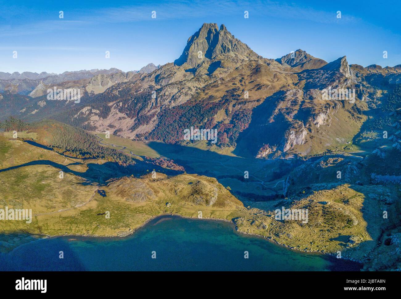 France, Pyrenees Atlantiques, Pic d'Ossau and Lake Roumassot in autumn ...