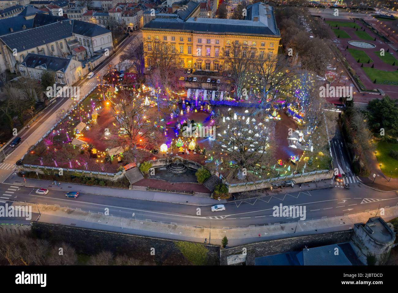 Garden illumination winter hi-res stock photography and images - Alamy