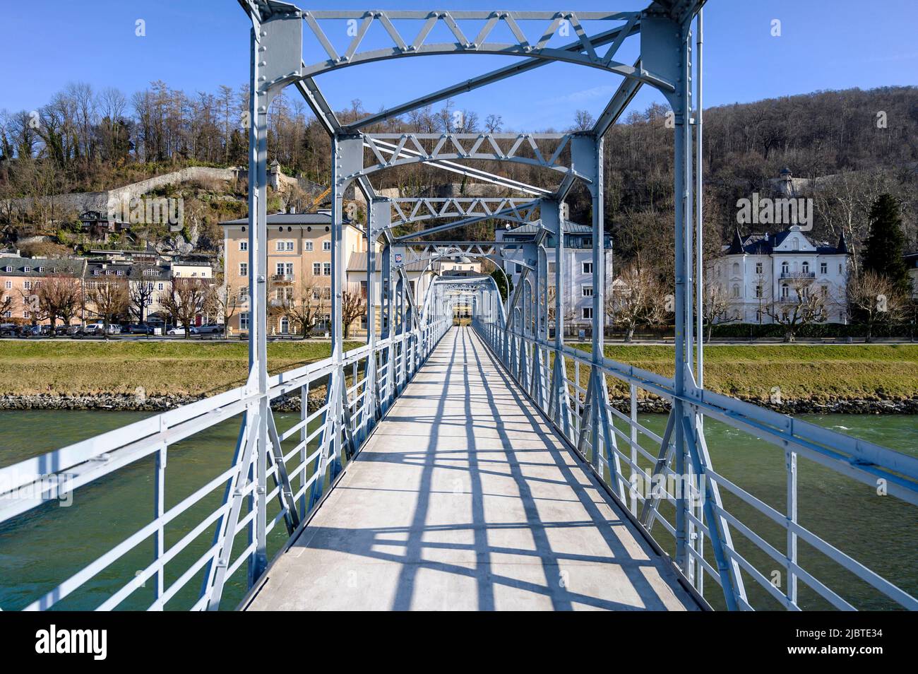 Austria, Salzburg, Mozart footbridge (Mozartsteg) on Salzach river ...