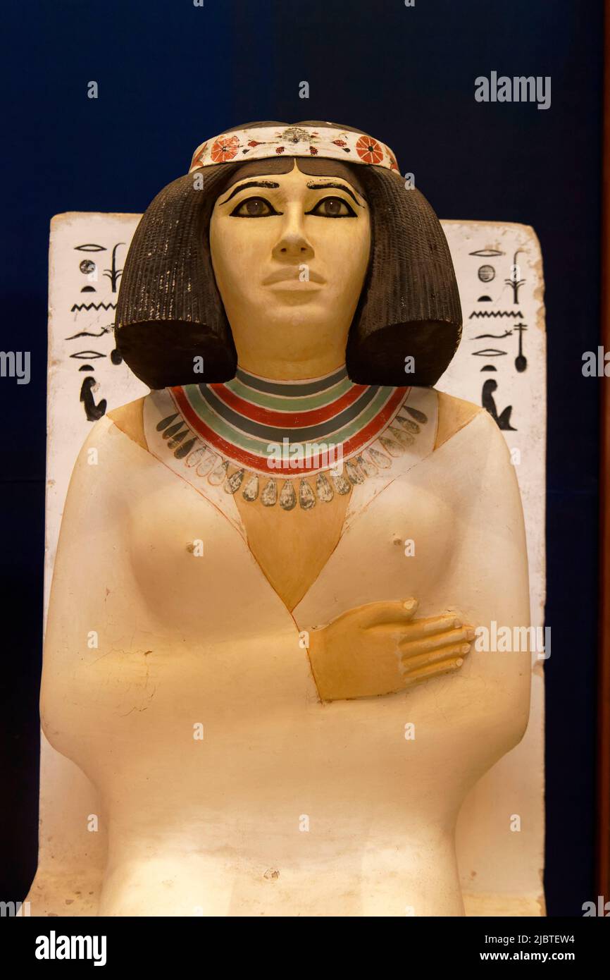 Egypt, Cairo, downtown, Egyptian museum of Cairo, Nefret statue Stock ...