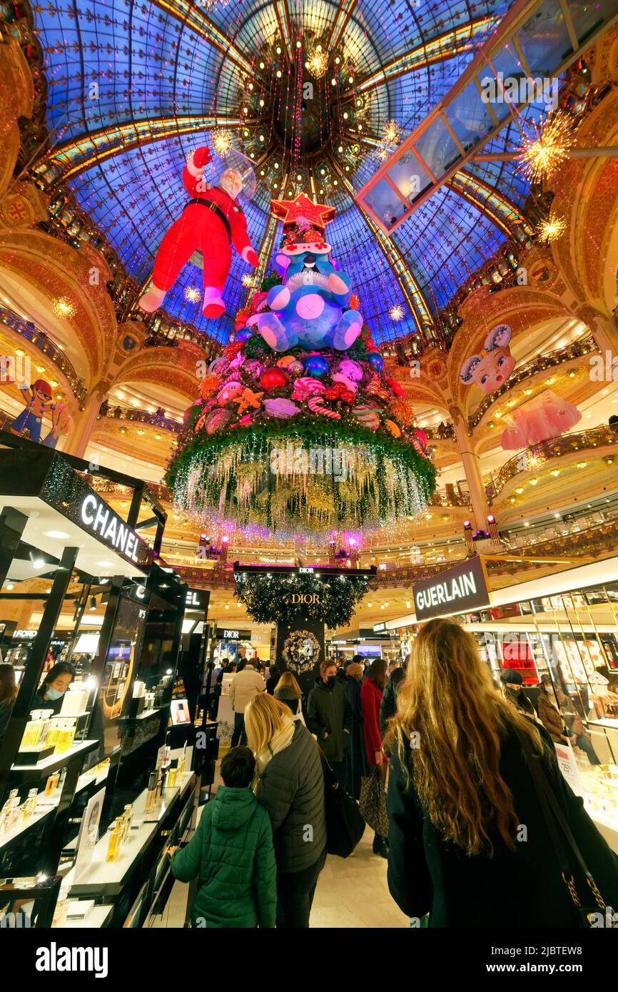 France, Paris, the Galeries Lafayette department store at Christmas ...