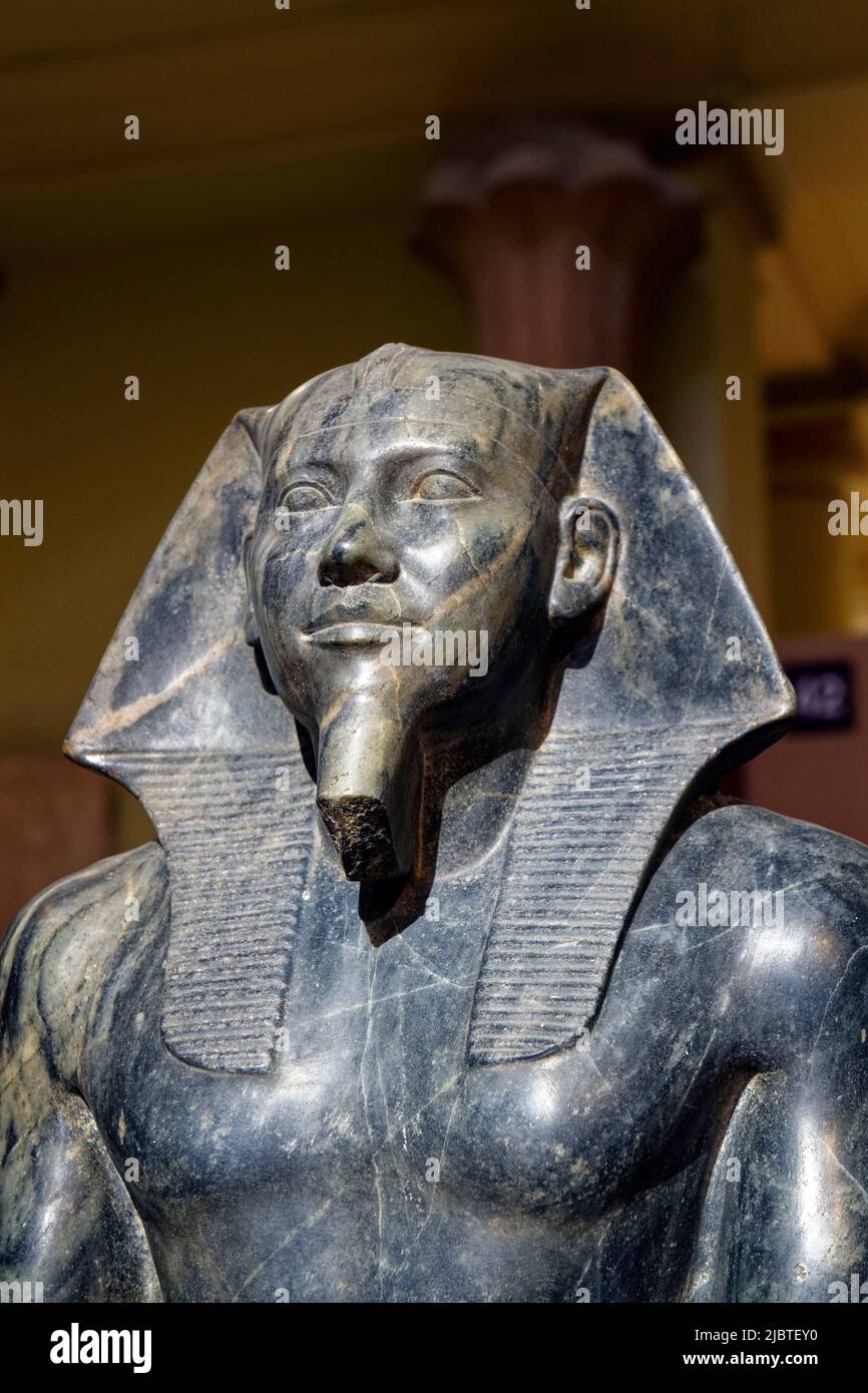 Egypt, Cairo, downtown, Egyptian museum of Cairo, statue of king ...