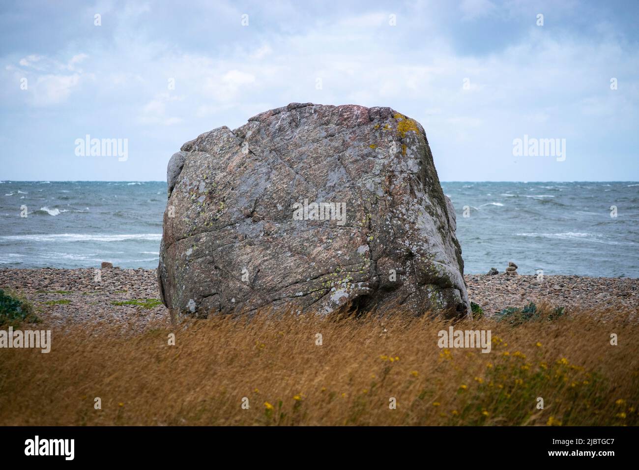 Big rock at the beach hi-res stock photography and images - Alamy