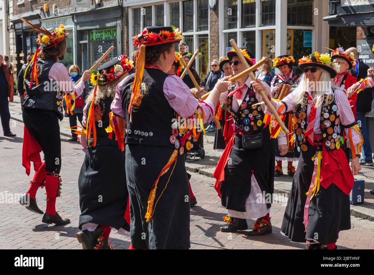 Morris dancing in the annual sweeps festival hi-res stock photography ...