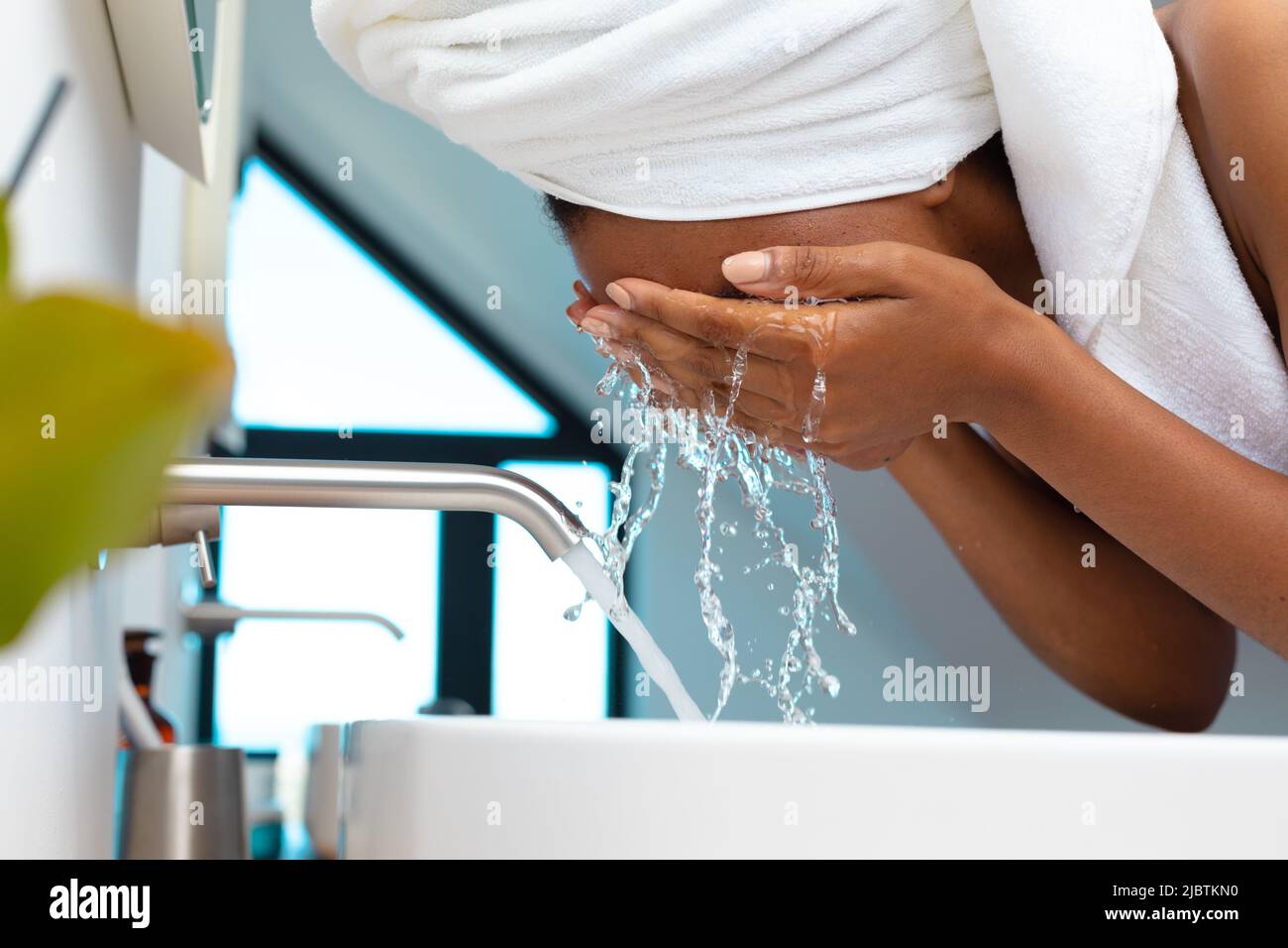 African washing face sink hi-res stock photography and images - Alamy