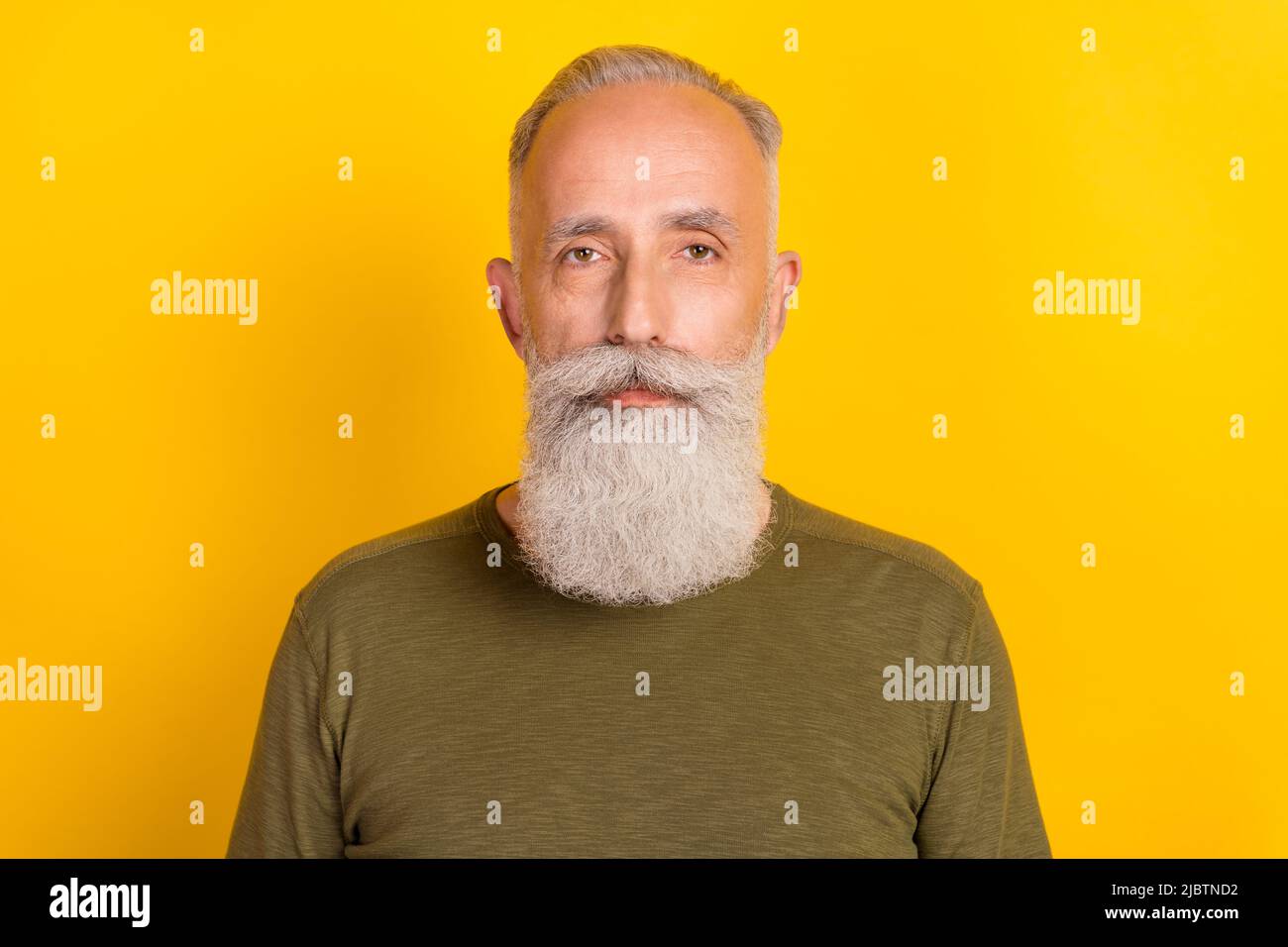 Photo of handsome serious old guy calm look camera wear green shirt ...