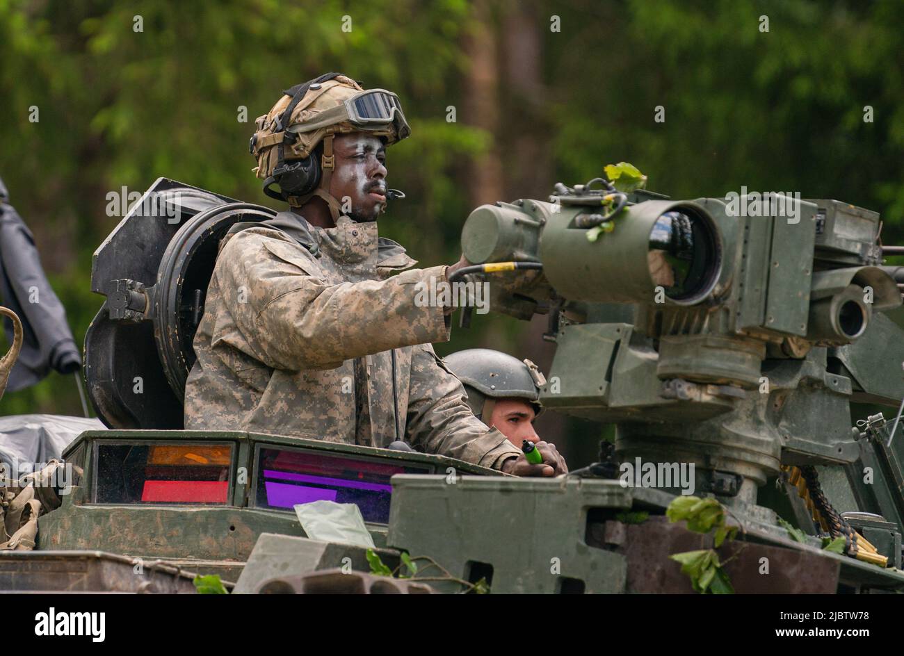 Hohenfels, Germany. 08th June, 2022. U.S. Army soldiers on an M1 Abrams ...