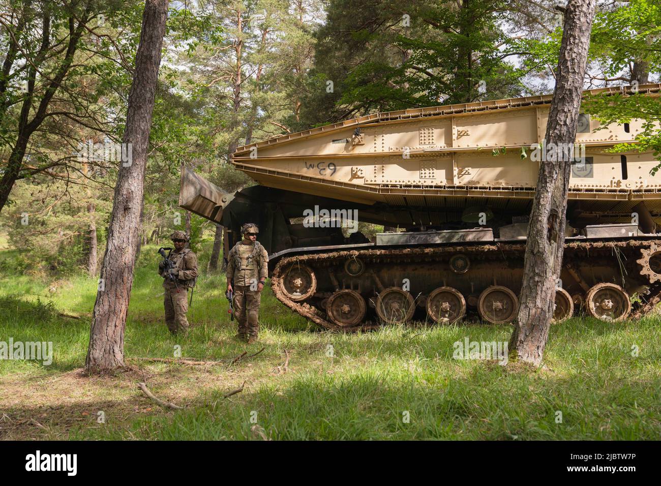 Bridge laying tank hi-res stock photography and images - Alamy